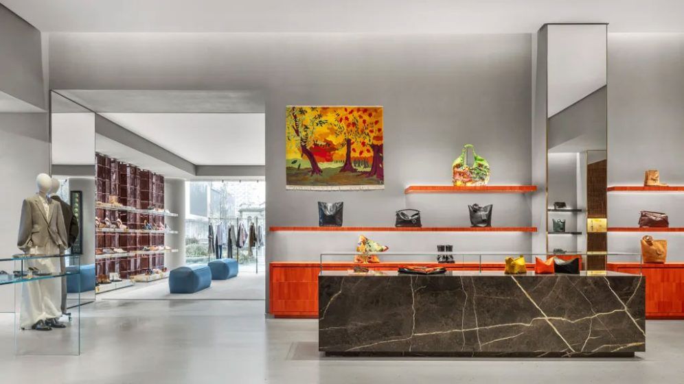 CASA LOEWE Shanghai lights up Jing'an with 35,536 golden ceramic tiles