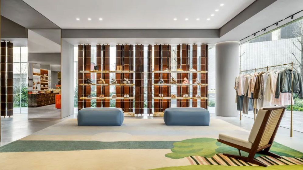 CASA LOEWE Shanghai lights up Jing'an with 35,536 golden ceramic tiles
