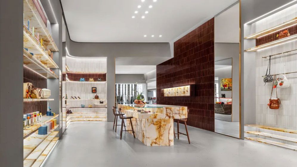 CASA LOEWE Shanghai lights up Jing'an with 35,536 golden ceramic tiles