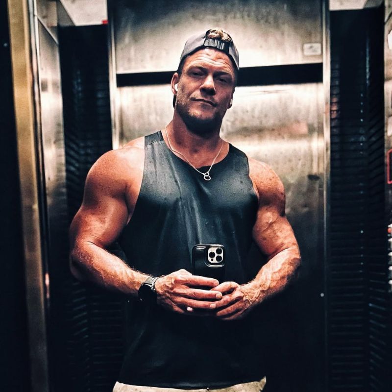 Alan Ritchson workout routine and diet plan to bulk up like Jack Reacher