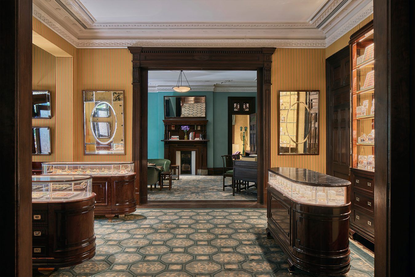 Mi Shang Prada Rong Zhai by Wong Kar Wai Has Us In the Mood for Love