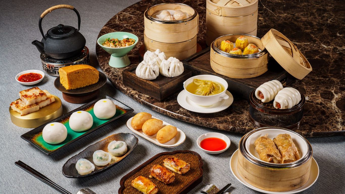 Stuff yourself with 3-hour free-flow dim sum at Daai Zaak for only HKD 198