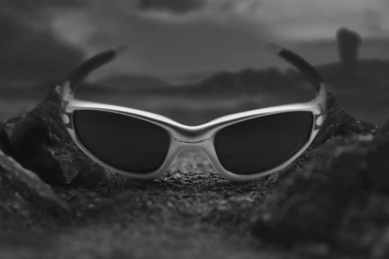 Oakley Revives the Straight Jacket for MUZM 99 Reissue