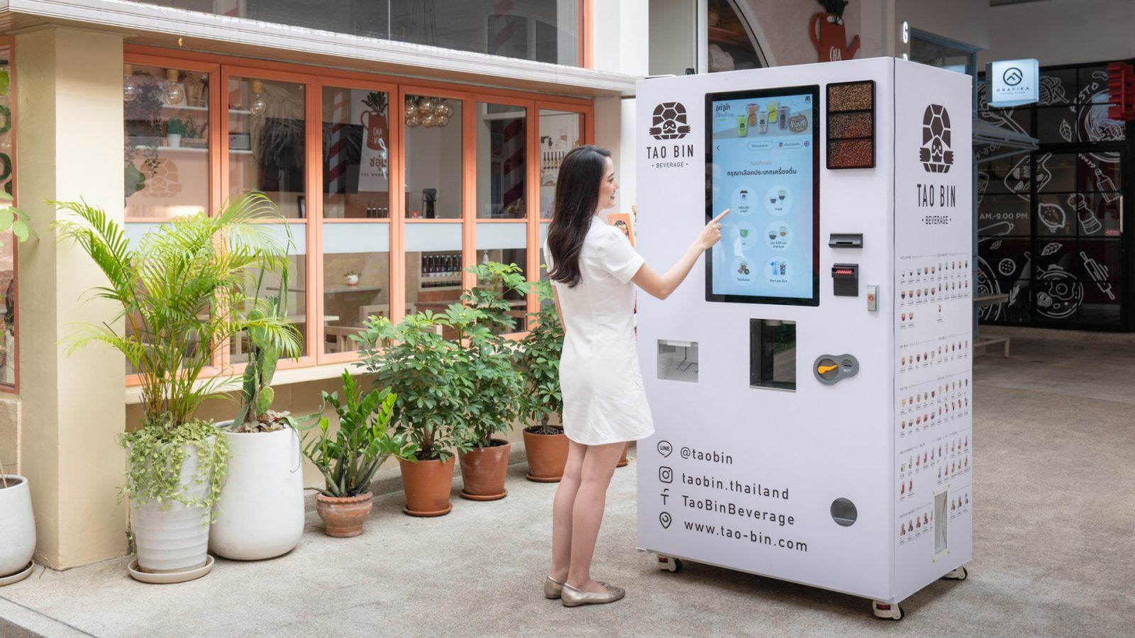 Tao Bin, a 24-hour beverage vending machine, has landed in Hong Kong