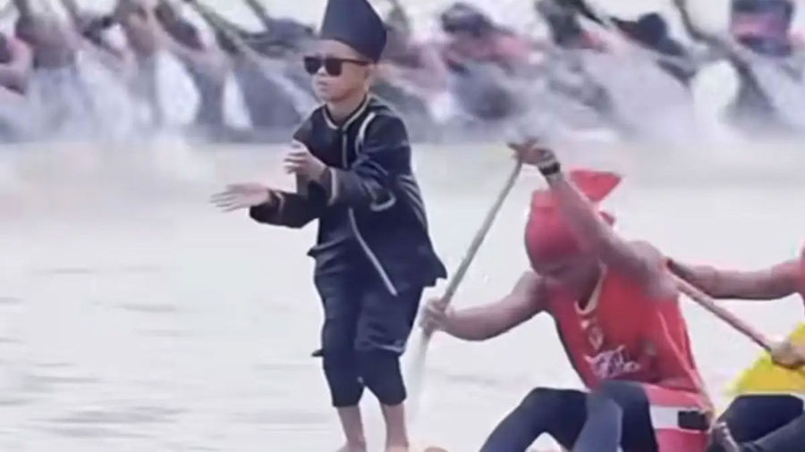 Pacu Jalur: The annual festival behind the aura-farming boat racing kid