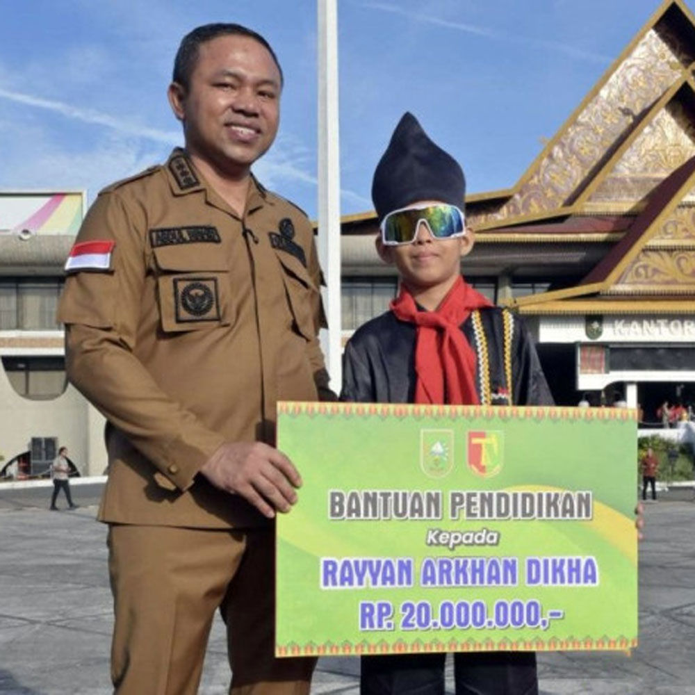 Pacu Jalur: The annual festival behind the aura-farming boat racing kid