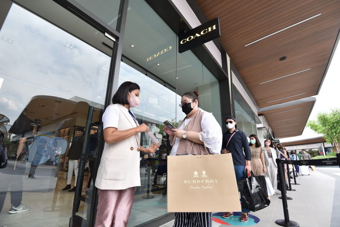 Siam Premium Outlets Bangkok is the hottest shopping destination in town