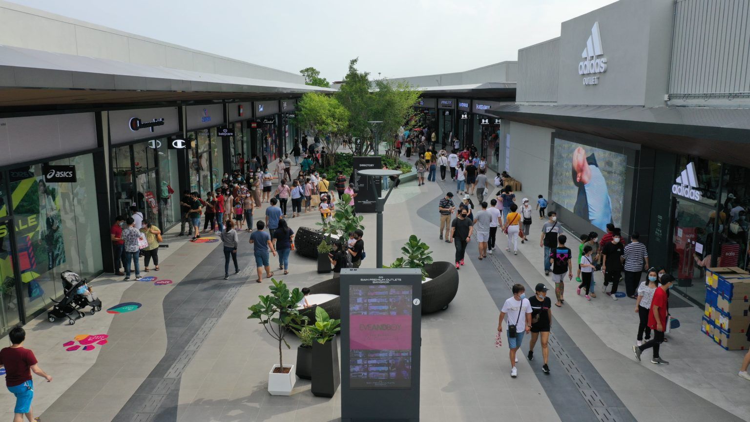 Siam Premium Outlets Bangkok is the hottest shopping destination in town