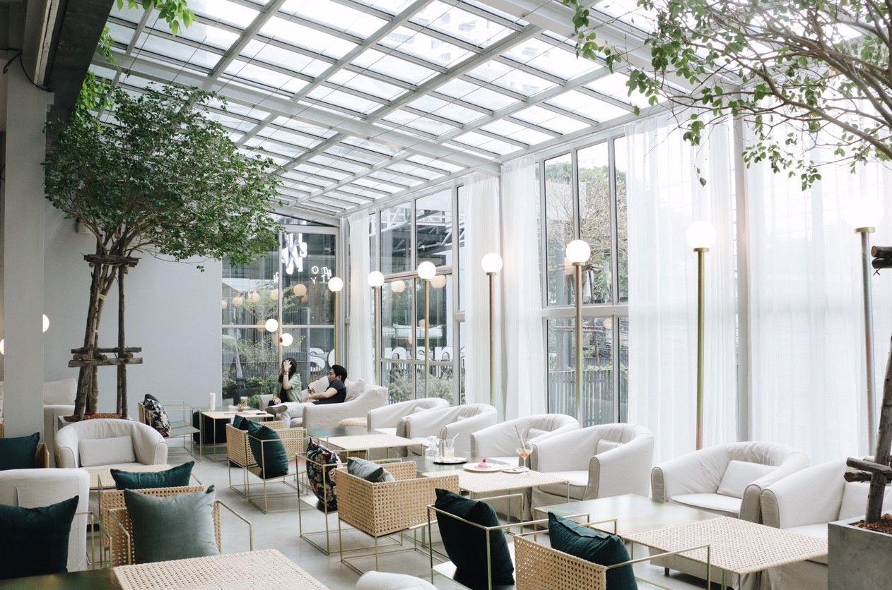 Review: the new Sundance Lounge, where everything you touch is pretty