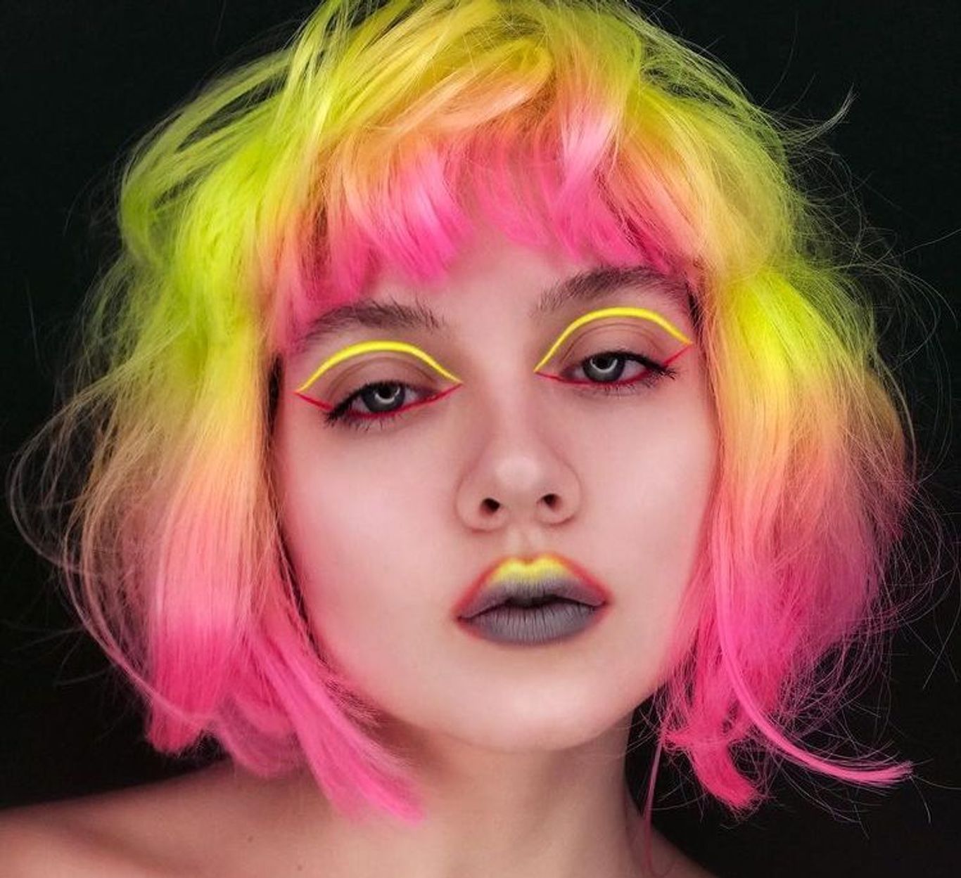 How to nail the floating eyeliner look this summer 2021