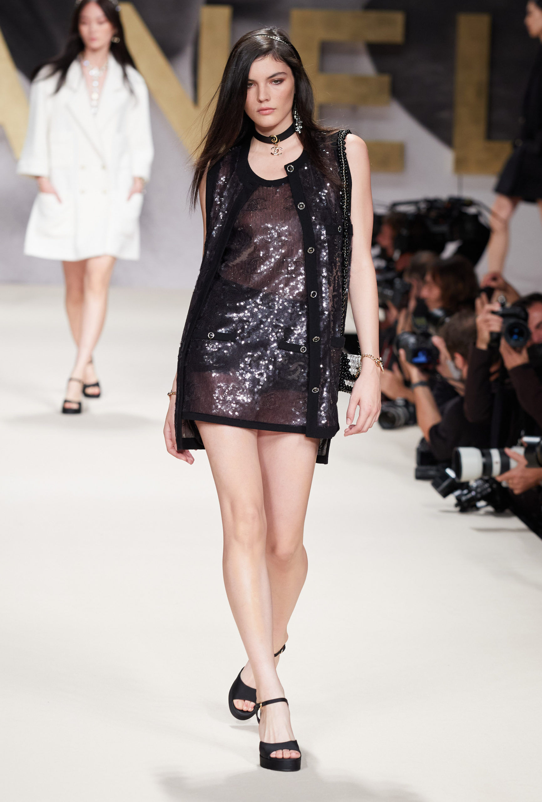 Recap: CHANEL Spring/Summer 2022 show is an ode to photographers