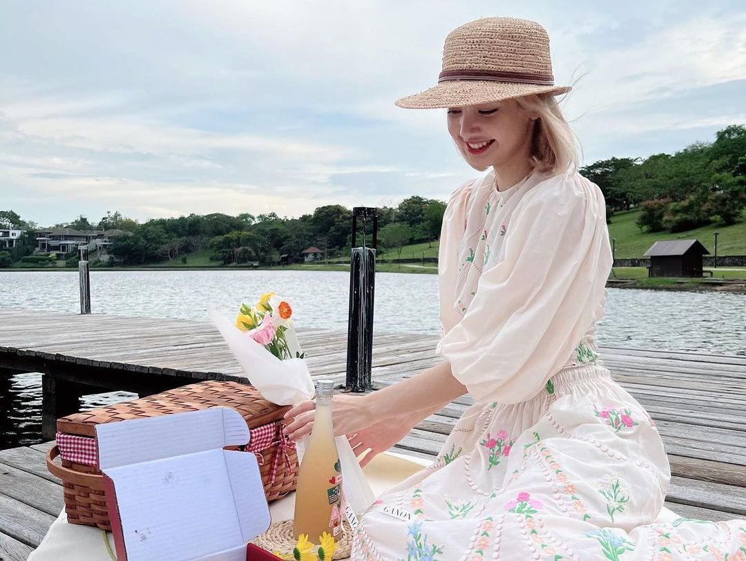 Where does Blackpink's Lisa hang out in Bangkok?