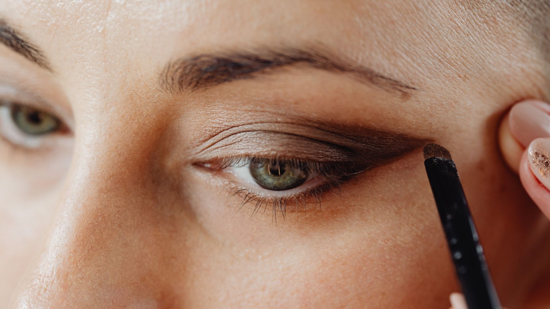 The Best Smokey Eye Makeup Products To Try Right Now The Best Smokey Eye Makeup Products To Try Right Now