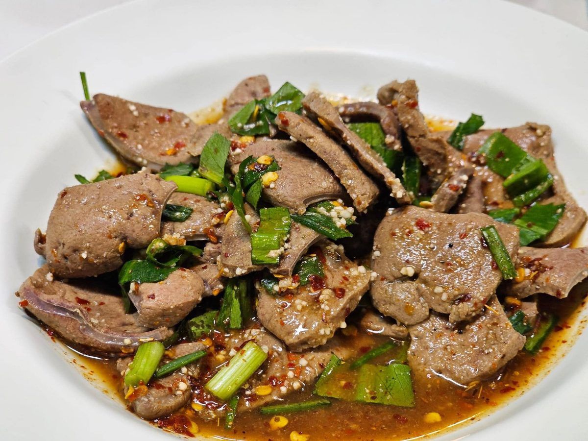 Banthat Thong Road Guide 2024: 10 must-visit places to dine and drink