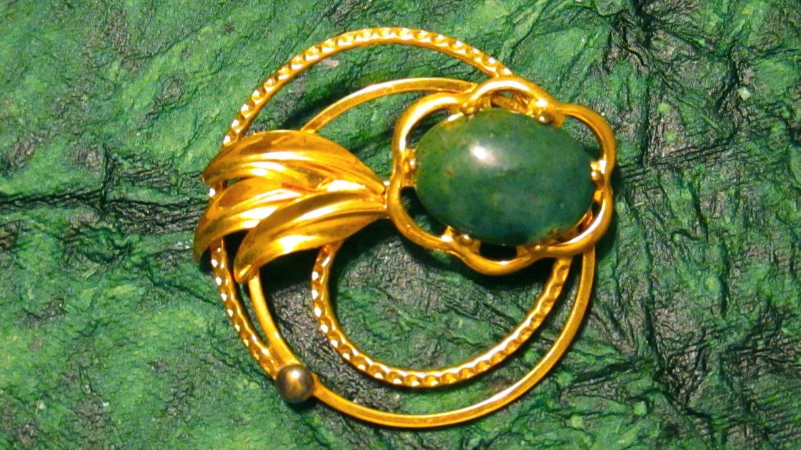 Lucky birthstones for those born in March, according to Chinese zodiac