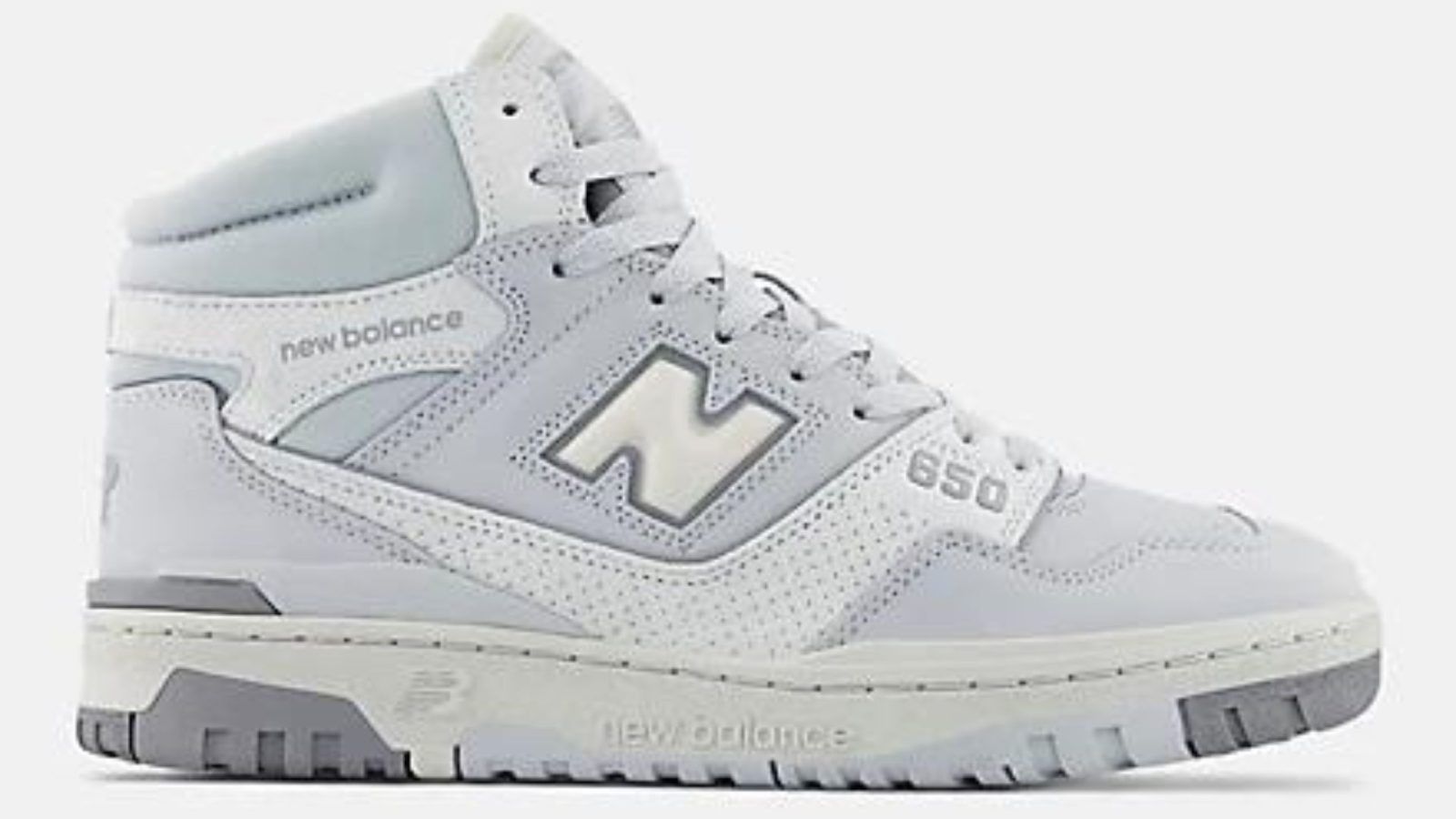 These New Balance sneakers are worthy to be added to your collection