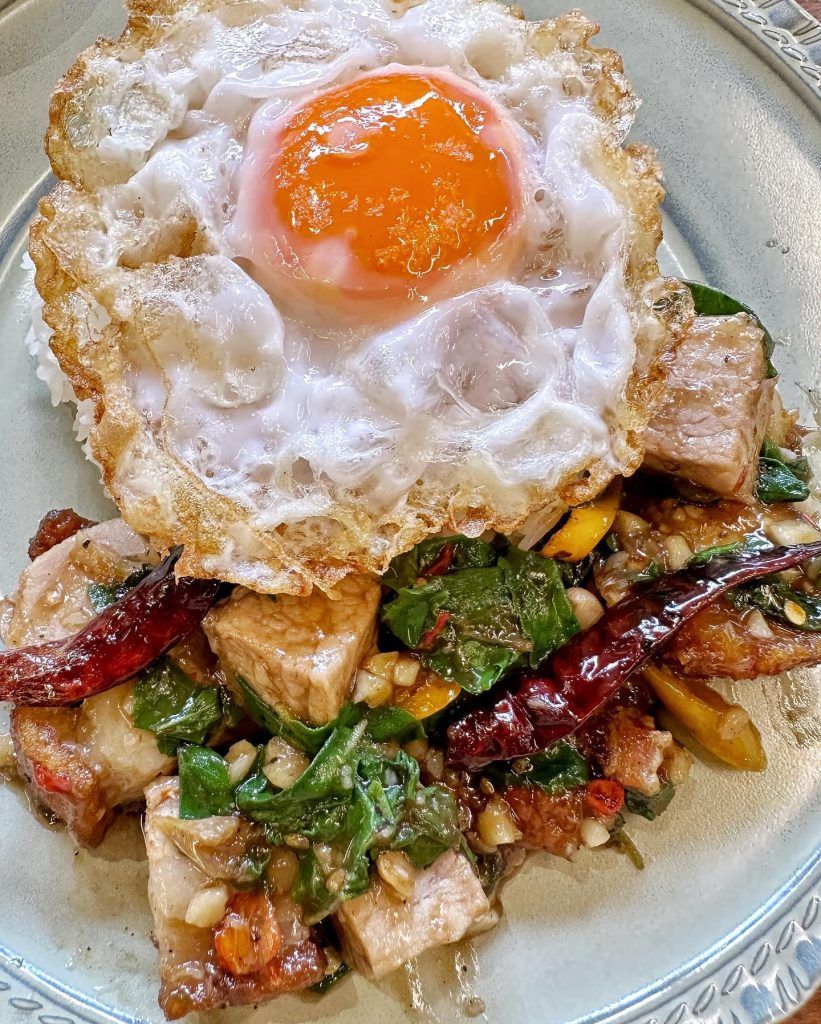 Where to find the best pad krapow in Bangkok