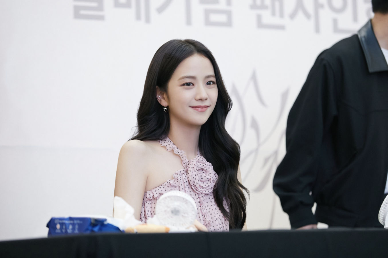 8 book recommendations by BLACKPINK's Jisoo that are a must read