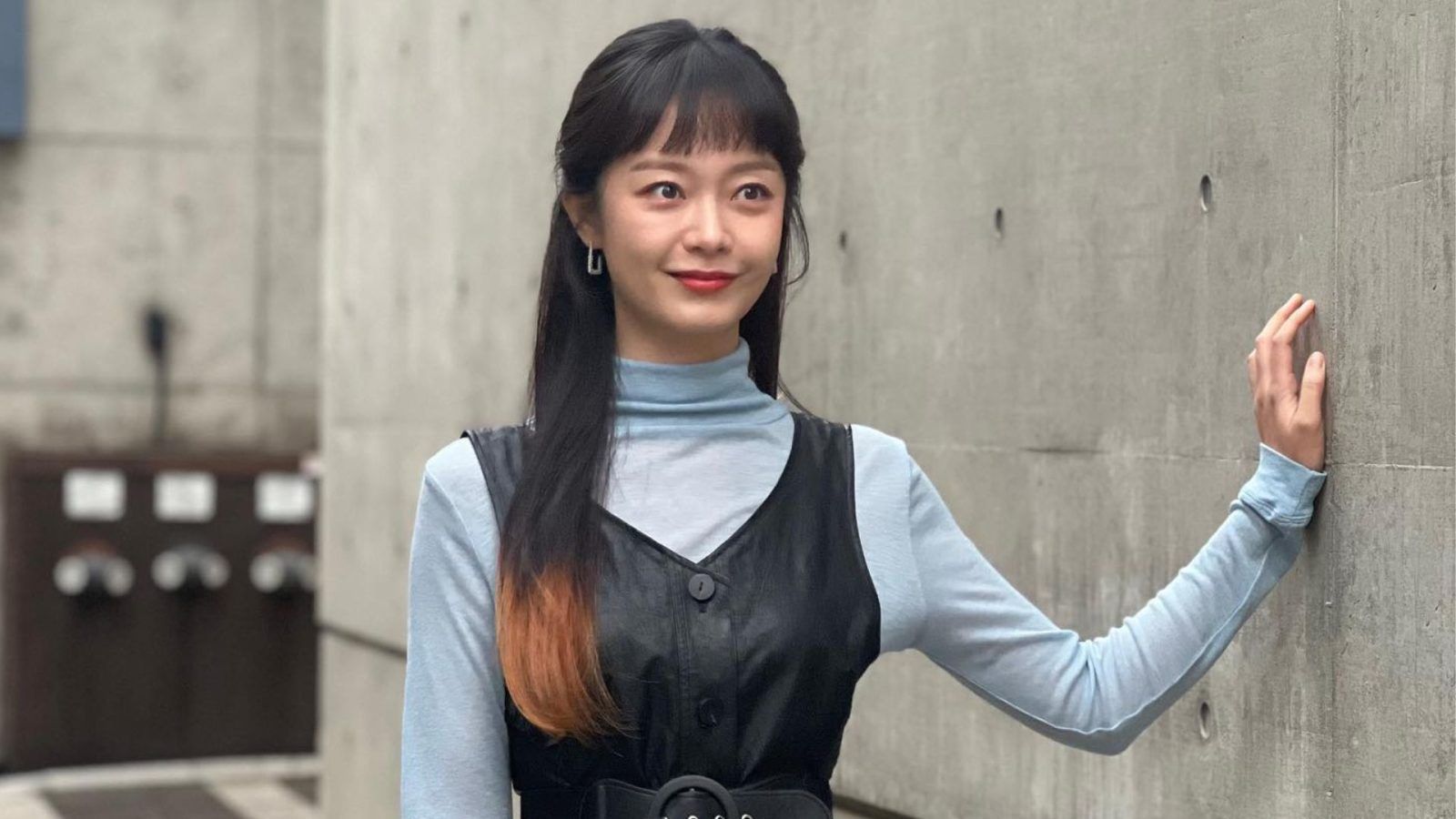 Celebrities who know sign language like Margot Robbie and BTS's V