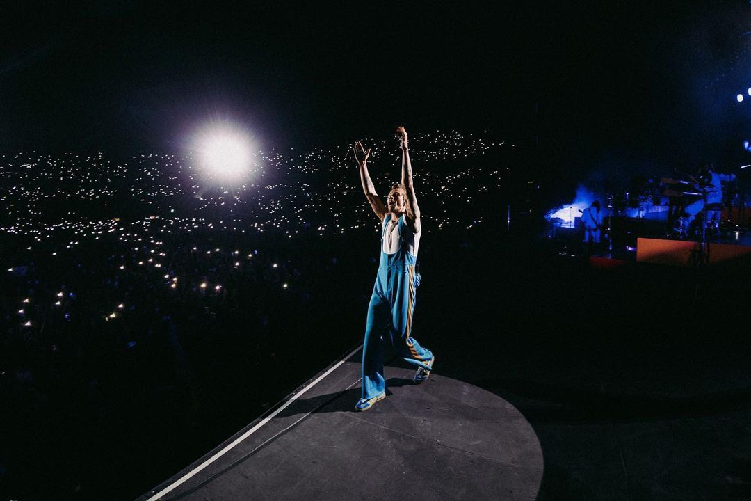 Celebrities who know sign language like Margot Robbie and BTS's V