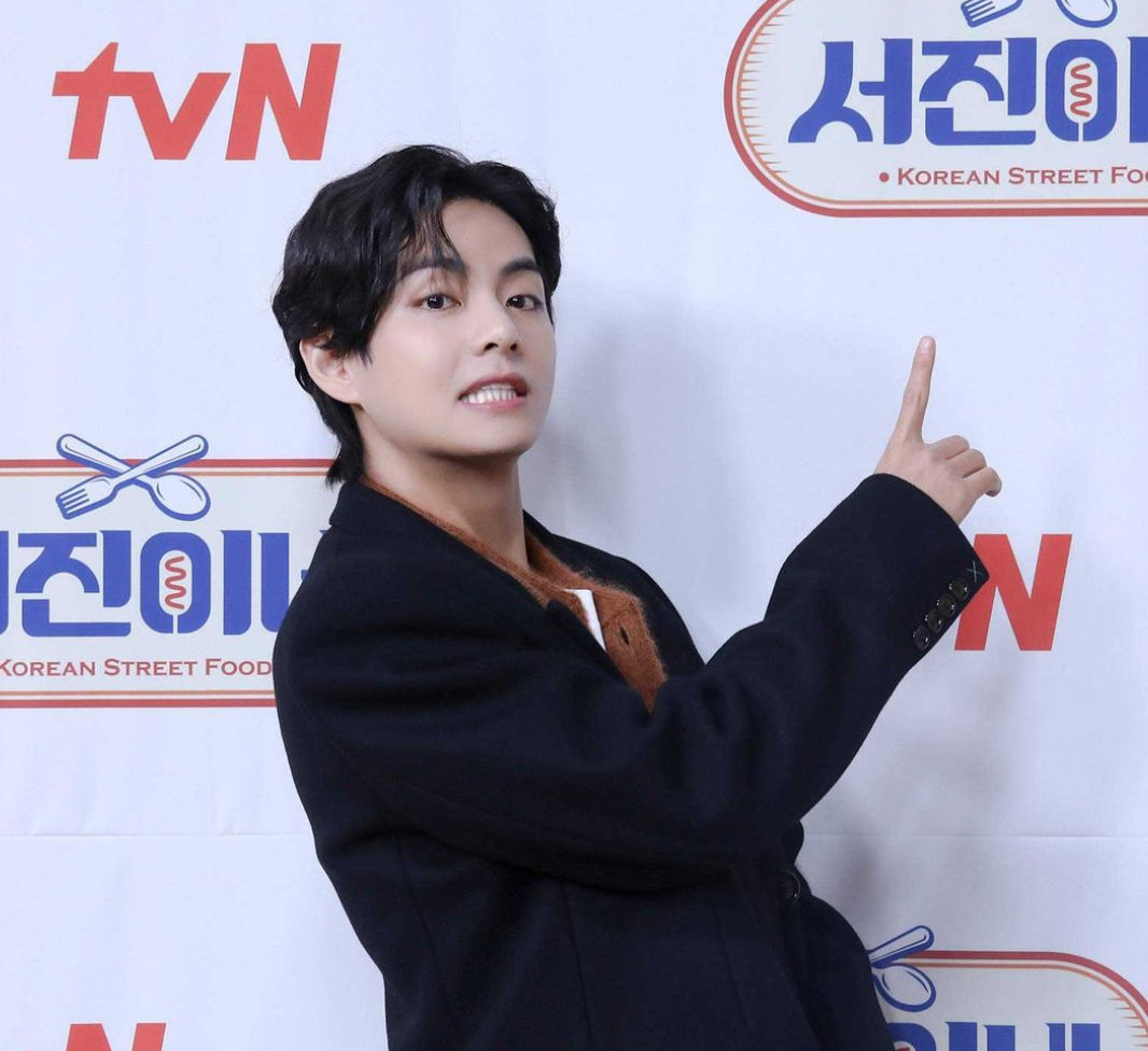 Celebrities who know sign language like Margot Robbie and BTS's V