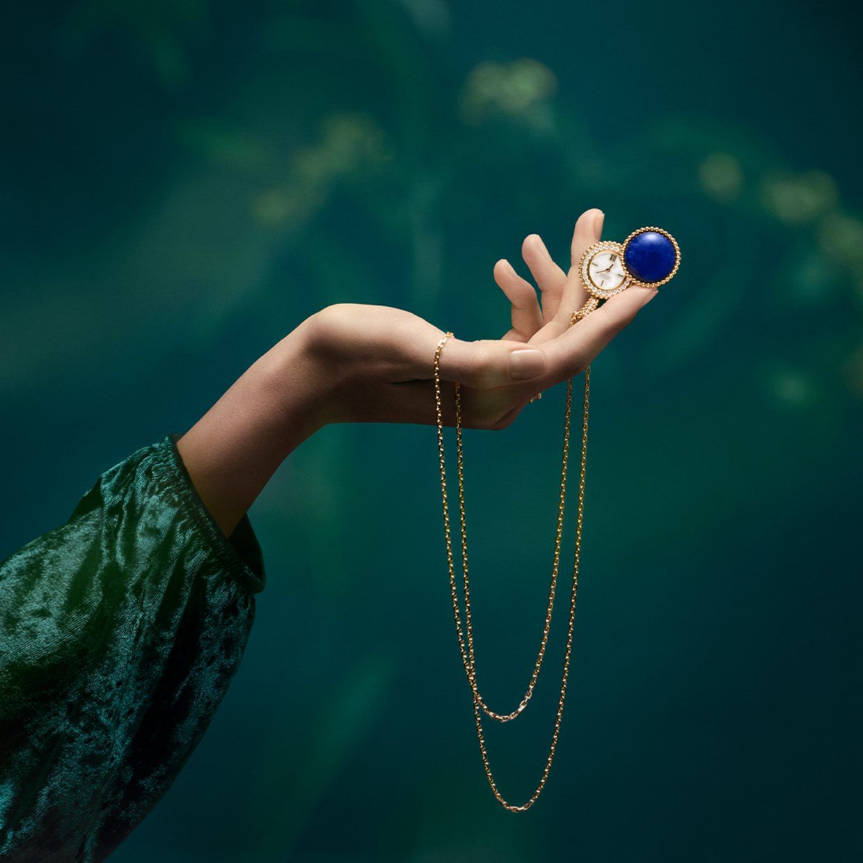 Van Cleef & Arpels introduces new timepieces to its Perlée collection