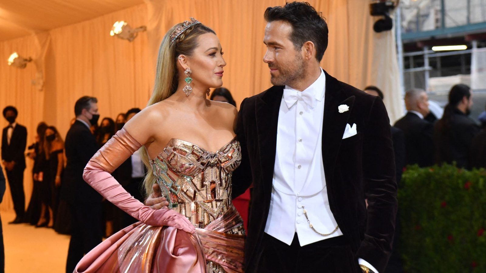 11 celebrity couples who found love on the sets