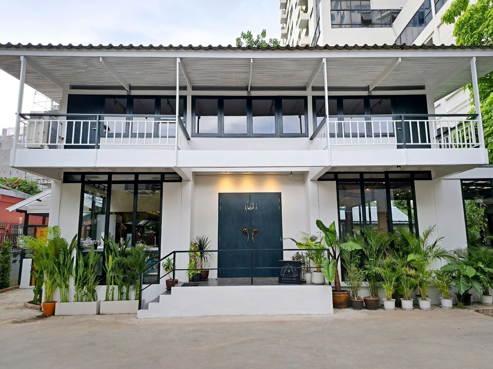 Earth House by The Earthling Cafe is now open in Thong Lor