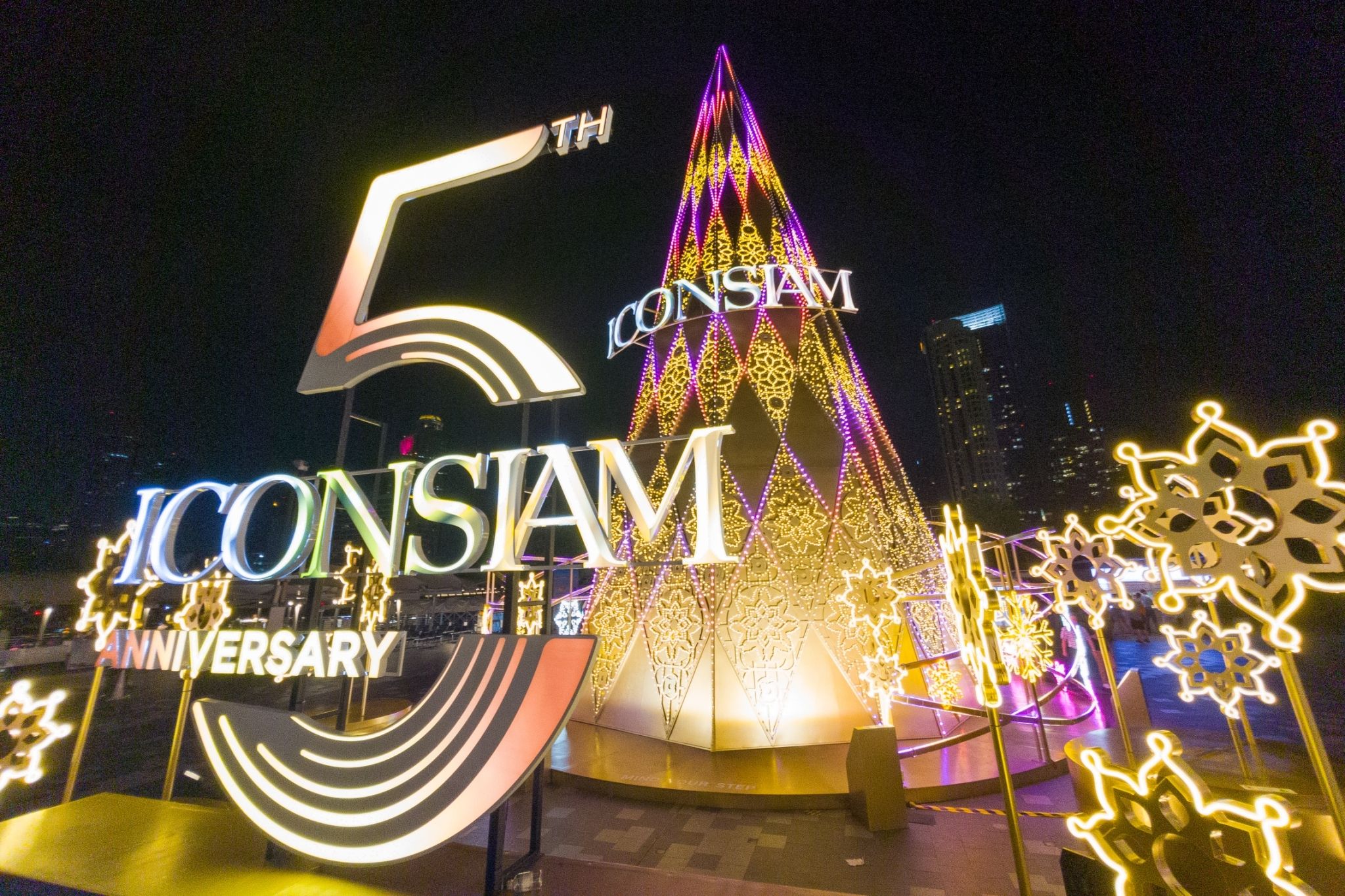 ICONSIAM celebrates its 5th anniversary with Bangkok Illumination 2023