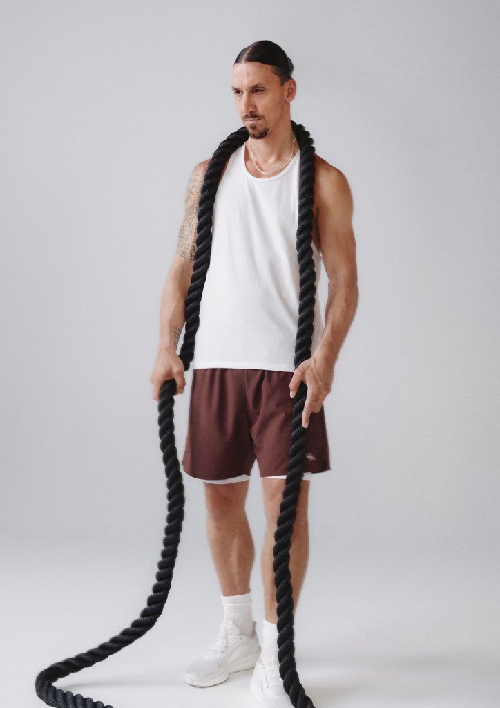 RAYE takes the spotlight in the latest H&M Move campaign