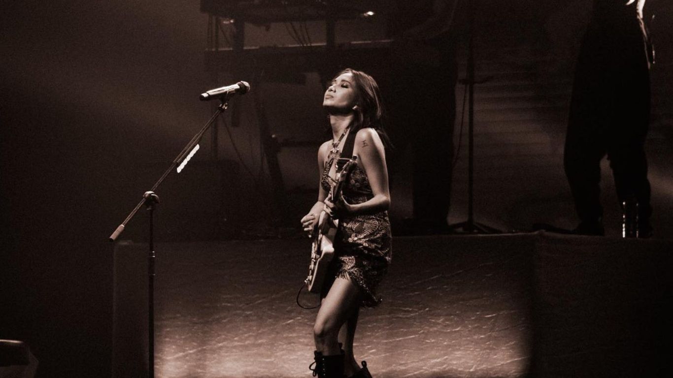 Indonesian artist NIKI is bringing her Buzz World Tour to Bangkok in 2025