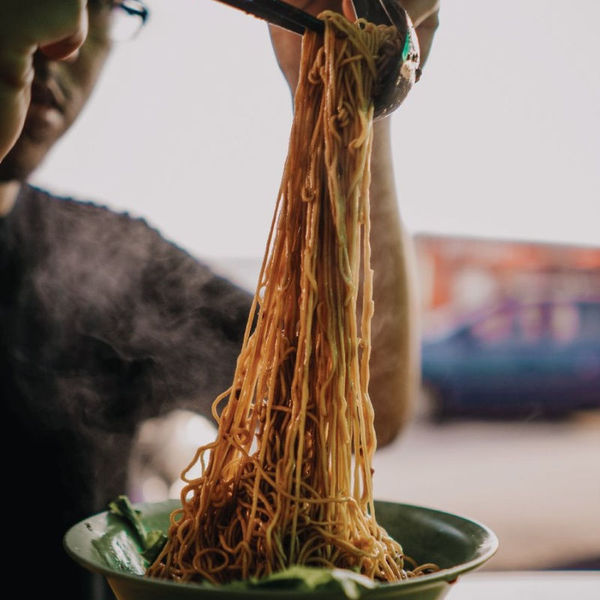 How to visit Moo Deng: Location, transportation, price, and more