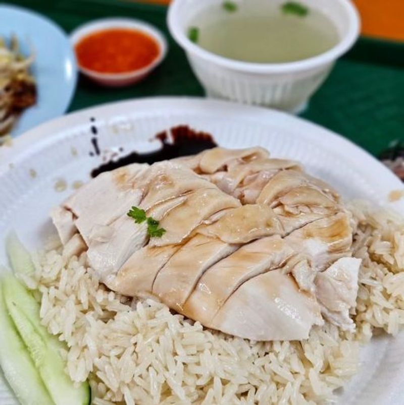 How to visit Moo Deng: Location, transportation, price, and more