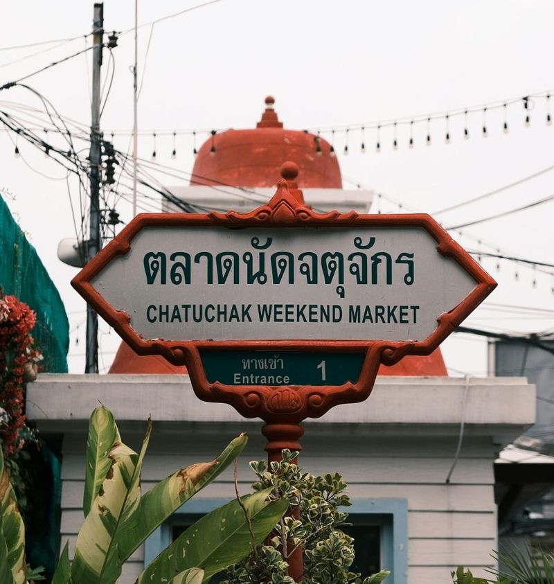 How to visit Moo Deng: Location, transportation, price, and more