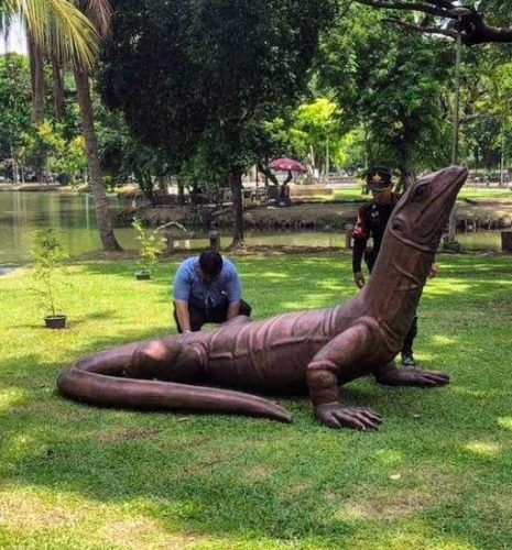 lululemon Thailand opens today at Central World