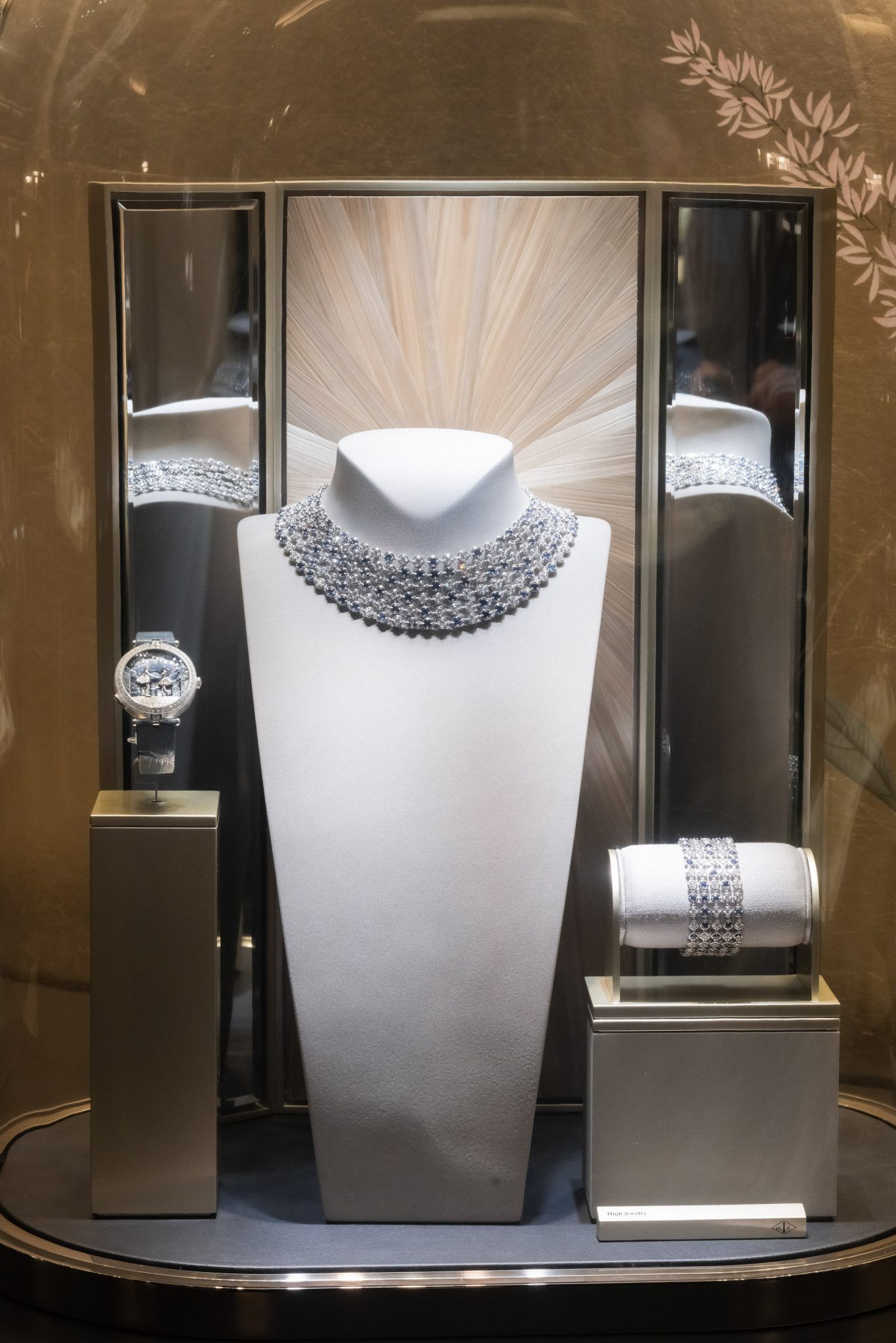 Van Cleef & Arpels joins hands with L’ECOLE, and we attended a class