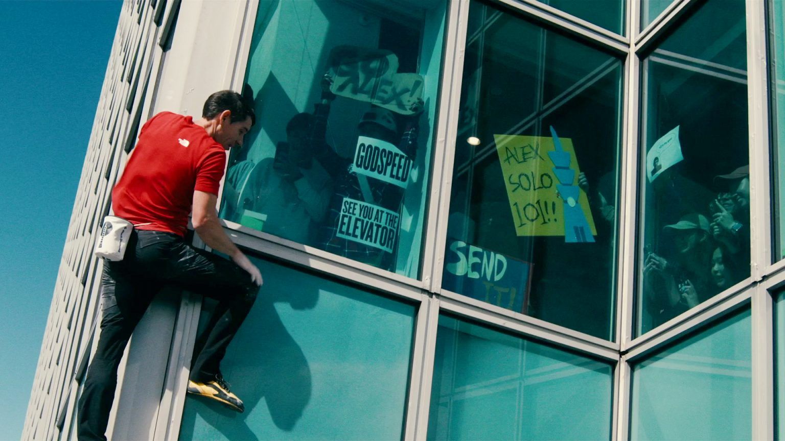 The best memes about Alex Honnold climbing Taipei 101