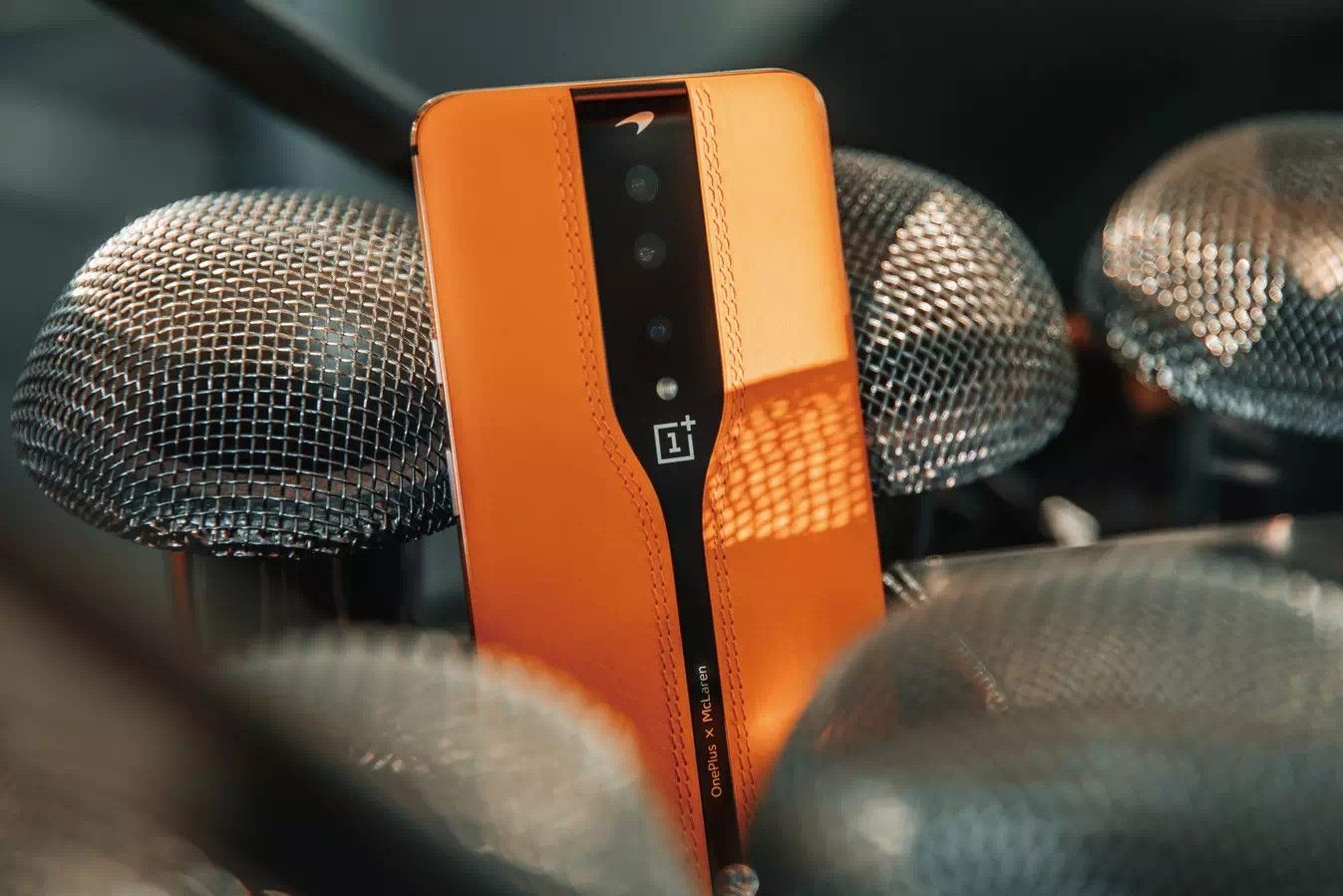 The OnePlus Concept One introduces the latest 2020 smartphone trend