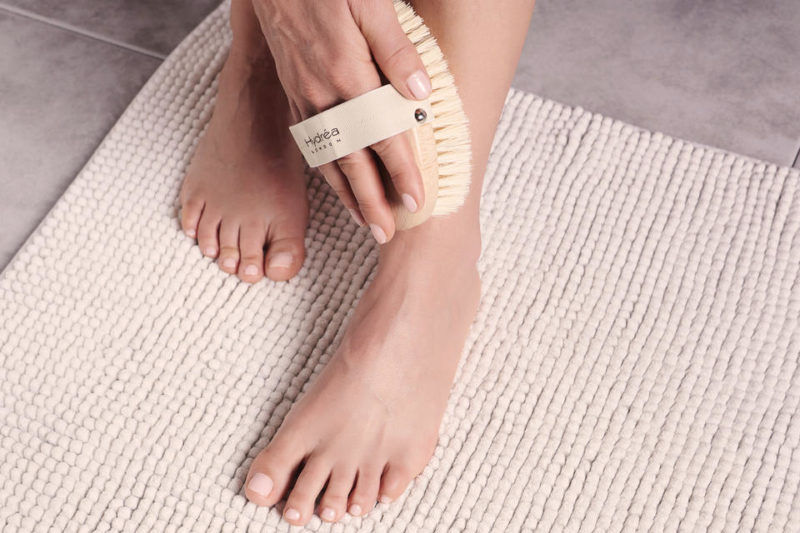 How to do Dry Brushing? - Benefits & Risks of Dry Brushing