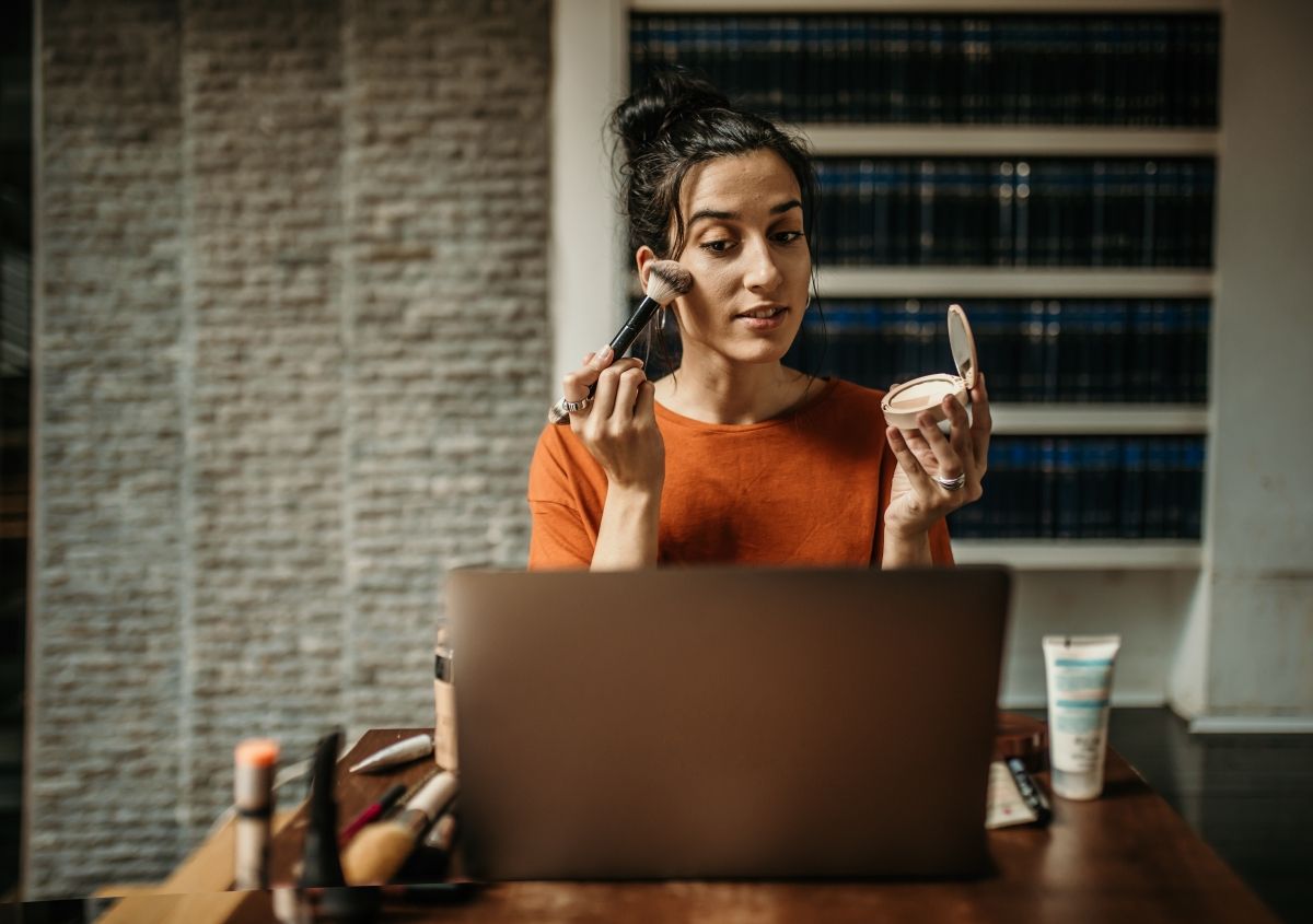 How to build a strong and successful social media personality