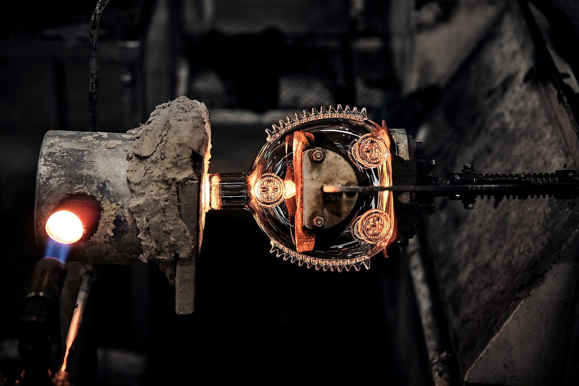 LOUIS XIII Experience: The Tribute to City Of Lights — 1900, a limited ...