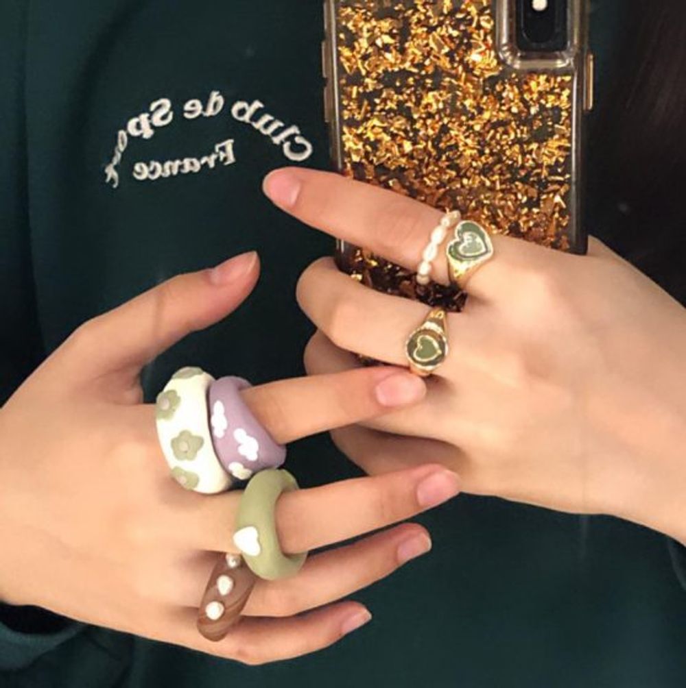 Summer trend: Clay rings are making a comeback and we're into it