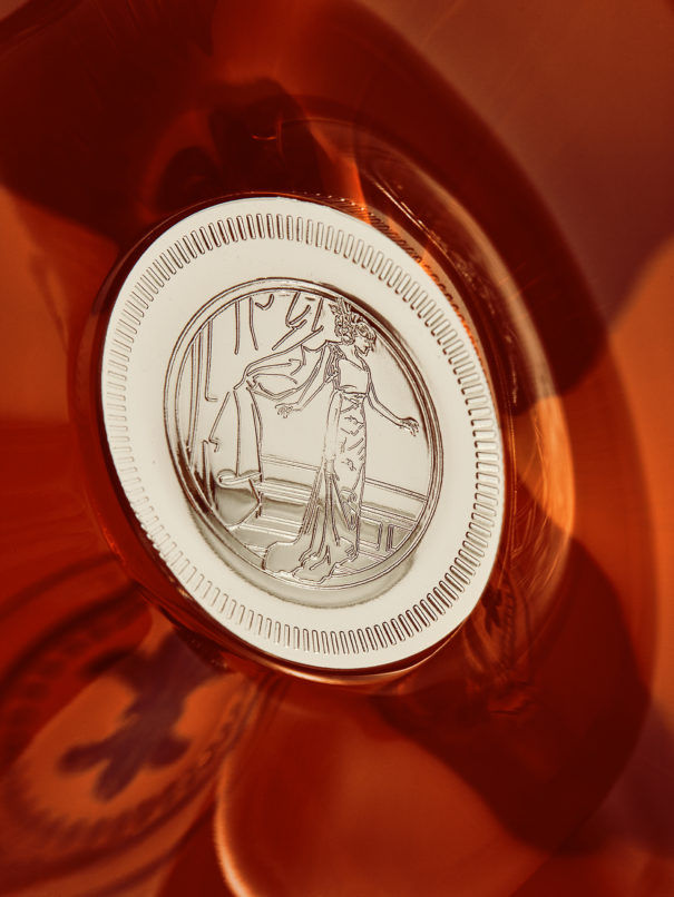 A closer look at LOUIS XIII Time Collection — 1900 unique medal