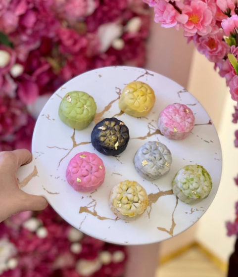 These artisanal mooncakes are perfect as Mid Autumn Festival gifts