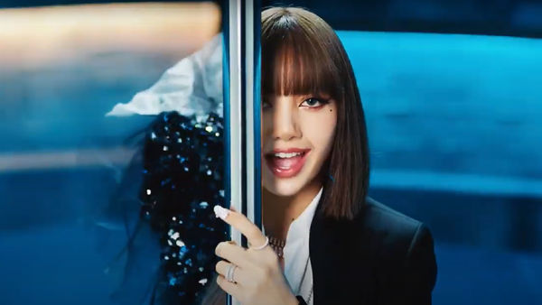 BLACKPINK star Lisa’s Solo debut album ‘Lalisa’ is here