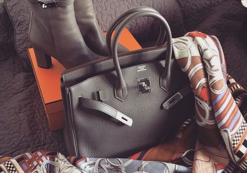 Hermès invites The Z List to experience the versatility of the Carré Craft