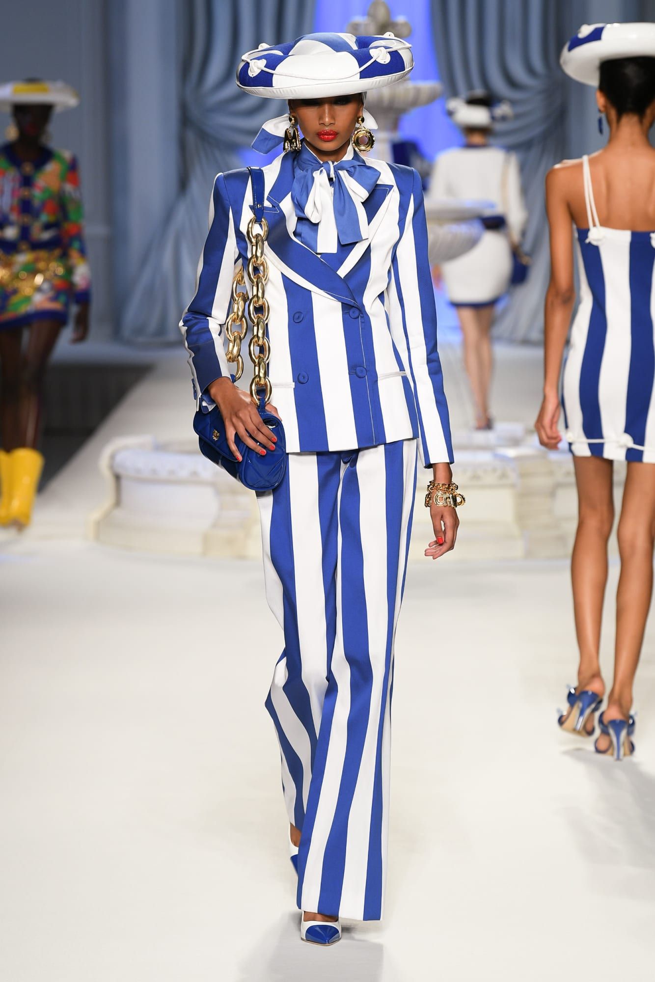 9 best looks: Moschino Womenswear Spring/Summer 2023 in Milan