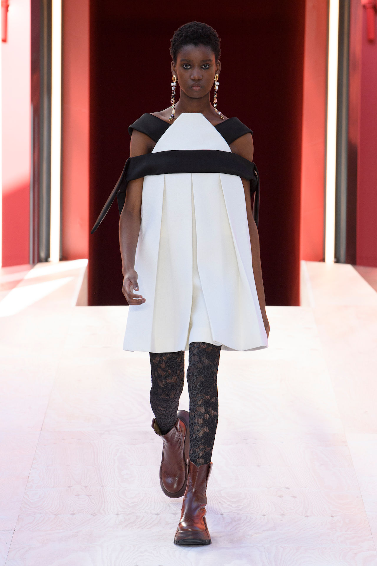 9 best looks: Louis Vuitton Spring/Summer 2023 supersizes on details