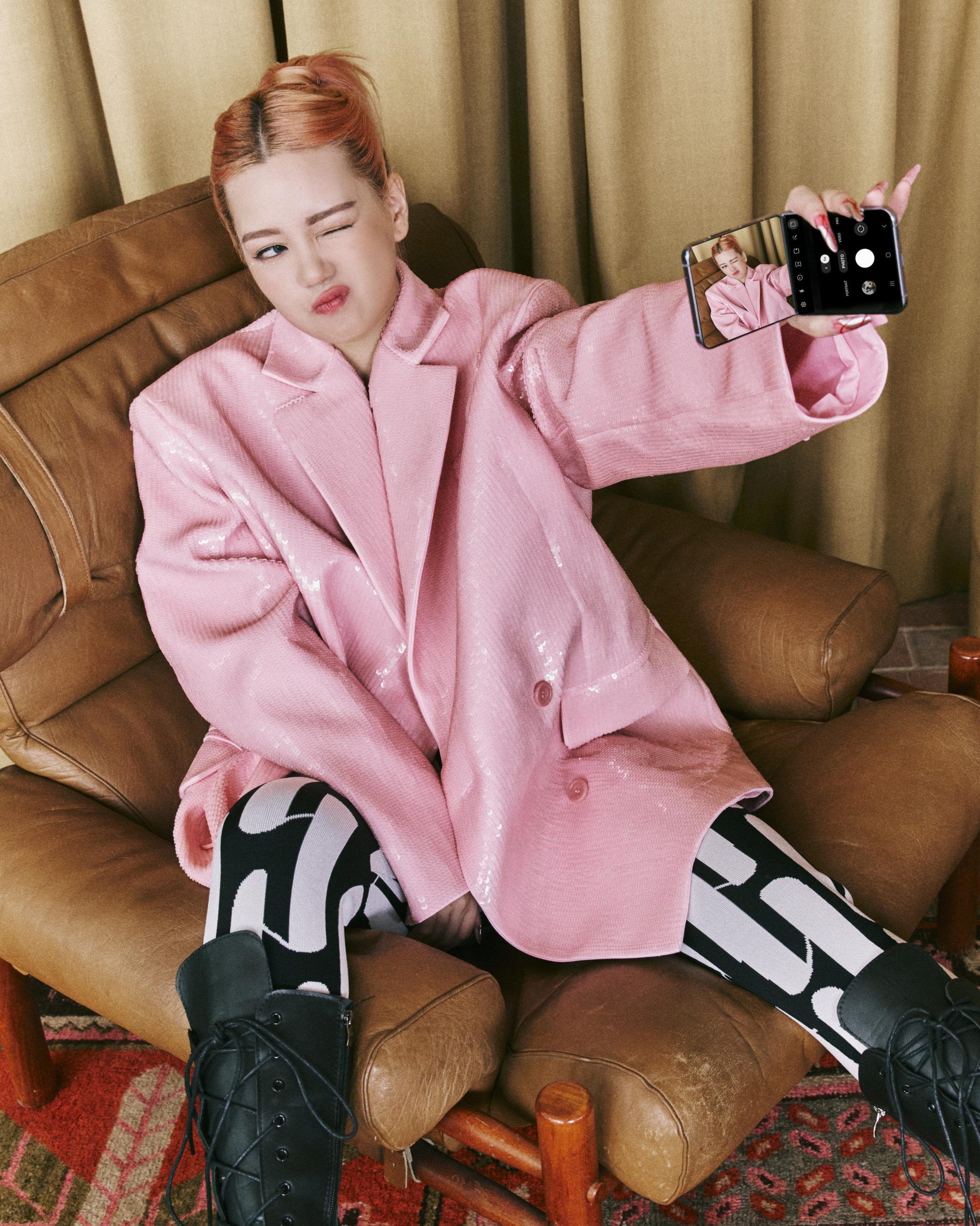 DOLLA’s Tabby flexes her creative skills with Samsung Galaxy Z Flip4