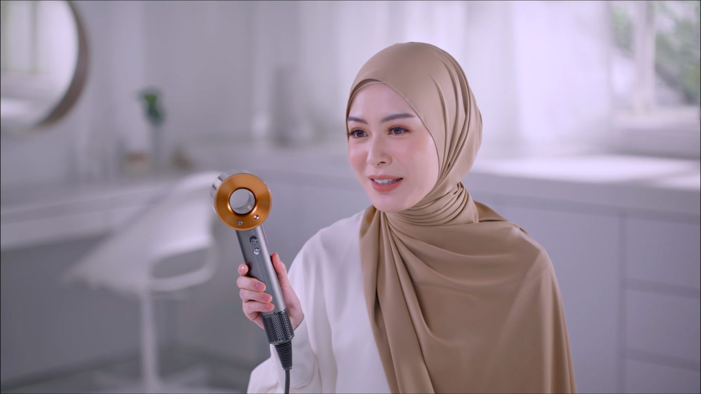 This Raya, keep it hair-monious under the hijab with Dyson Supersonic™